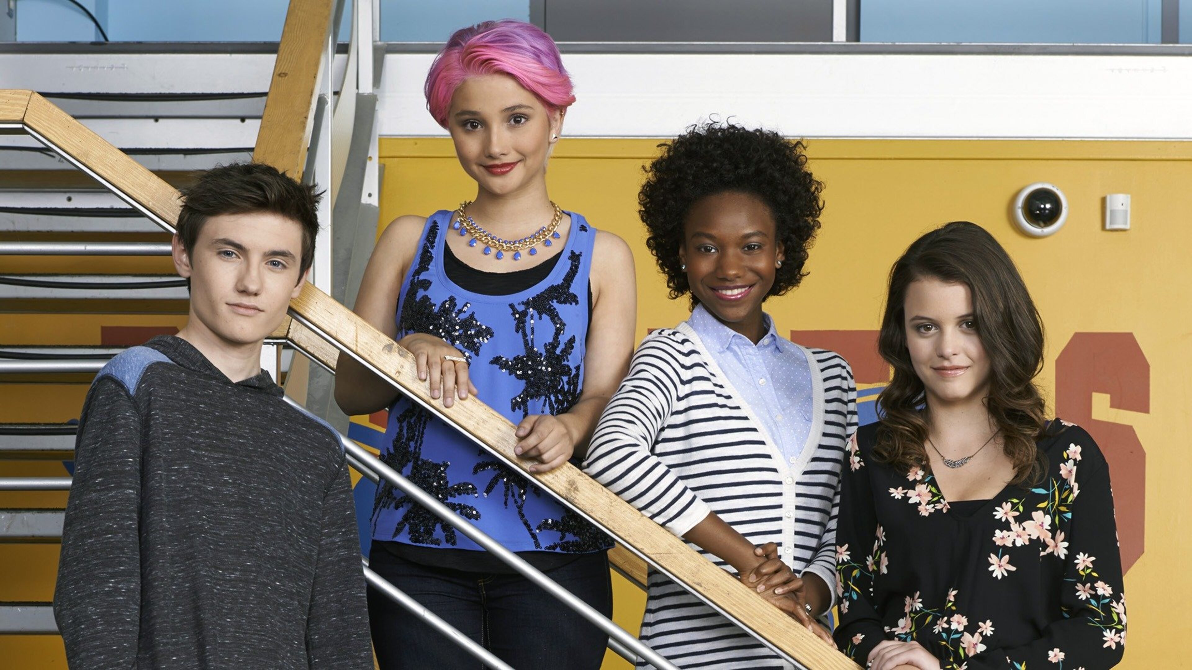 Jamie Johnston En Nina Dobrev Buy & Watch Degrassi: The Next