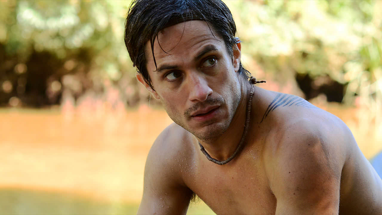 Tom Frederic Shirtless